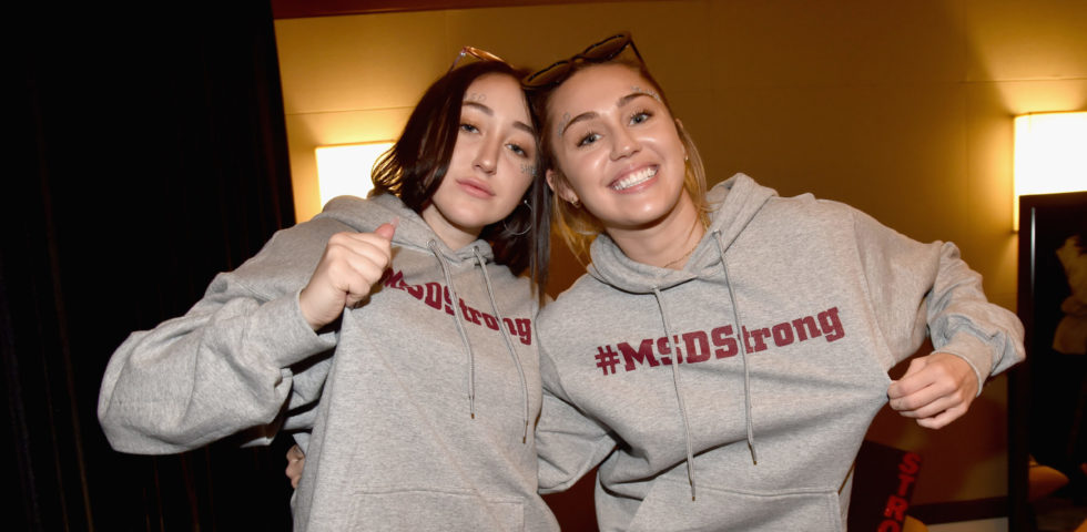 Noah Cyrus confessa di aver vissuto nell'ombra della sorella Miley ...