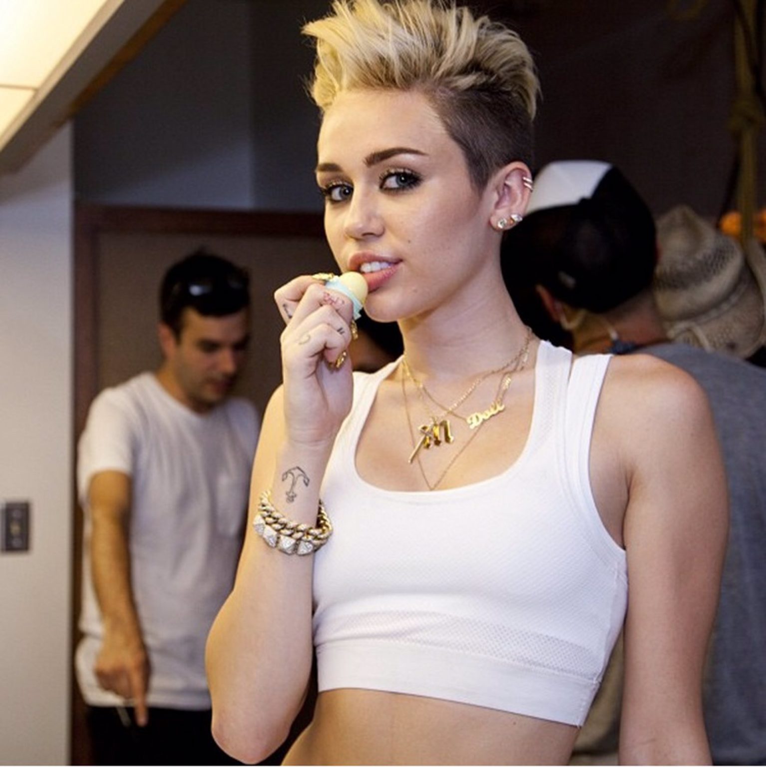 Taglio di capelli punk: storia, origini ed esempi famosi | DireDonna