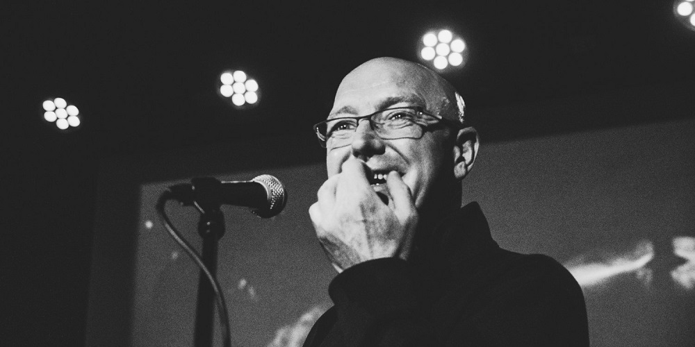 Oasis: Tony McCarroll ricoverato per un attacco di cuore | DireDonna